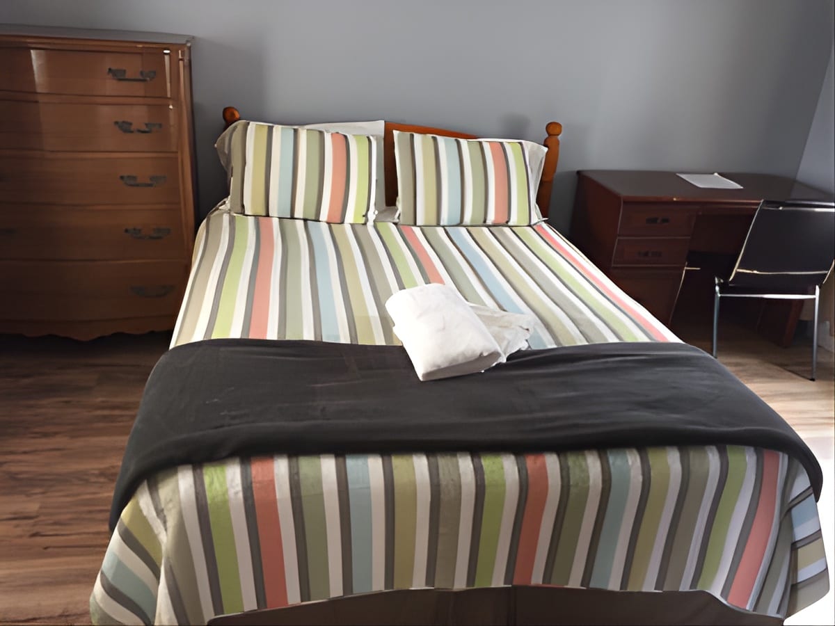 Room with pool & backyard - bkfst included, $1100, Medford, Boston ...