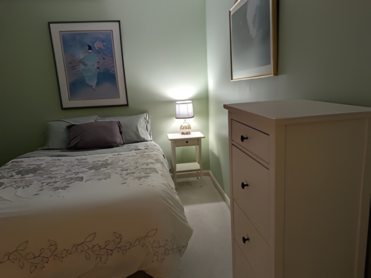 Private bedroom in lovely townhouse, $1400, Woburn, Boston, United ...