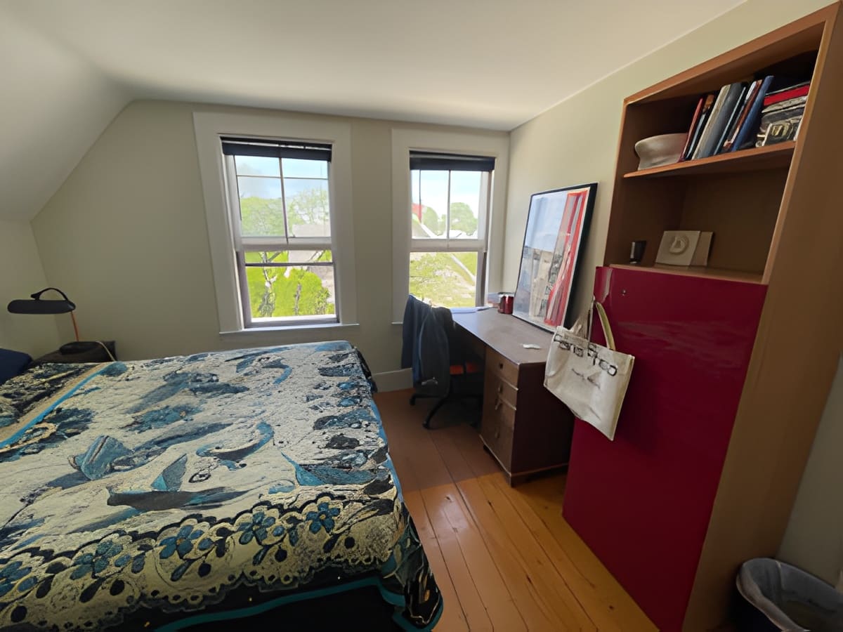 Quiet, sunny 3rd-floor bedroom, $1000, Newton, Boston, United States ...